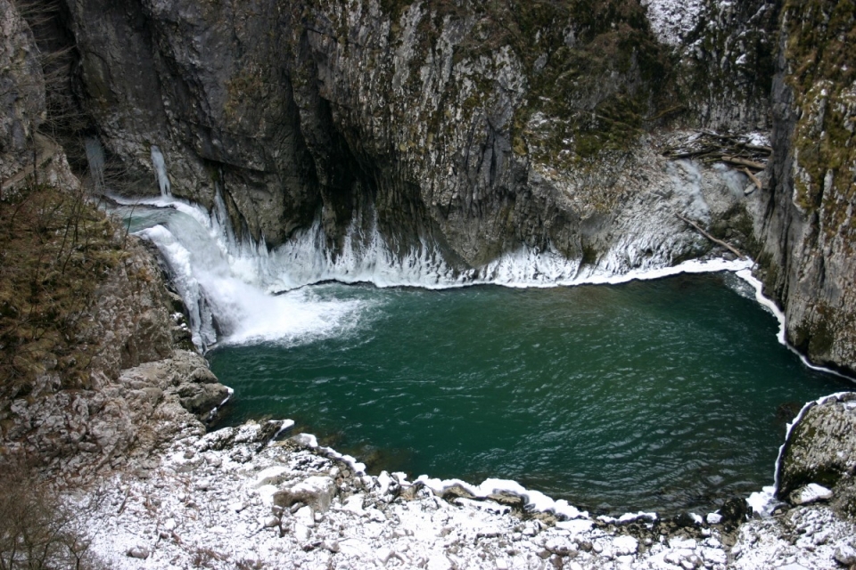 Značilnosti reke Reke ter življenje v in ob njej | Podrobnosti vsebine ...